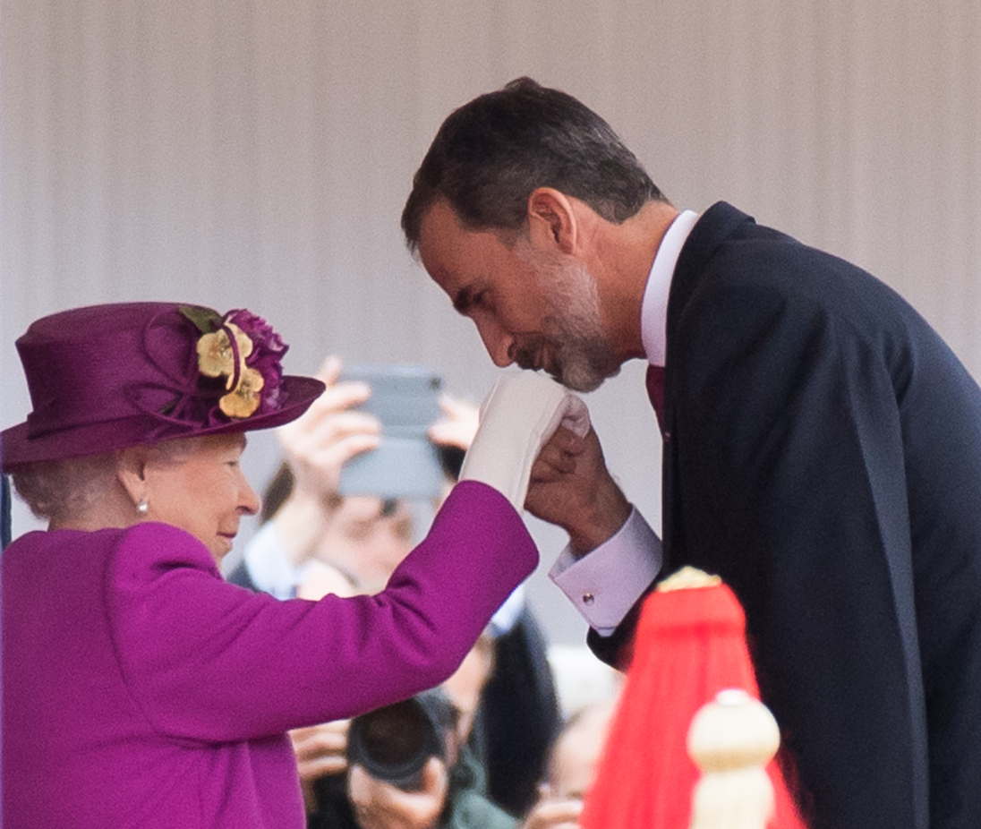 Zo hoort het: de handkus - Vorsten